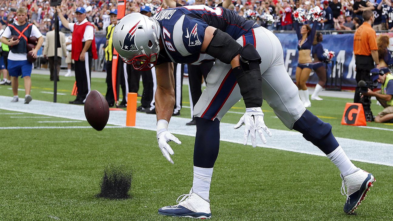 Rob Gronkowski's touchdown spike never lacks effort - ESPN