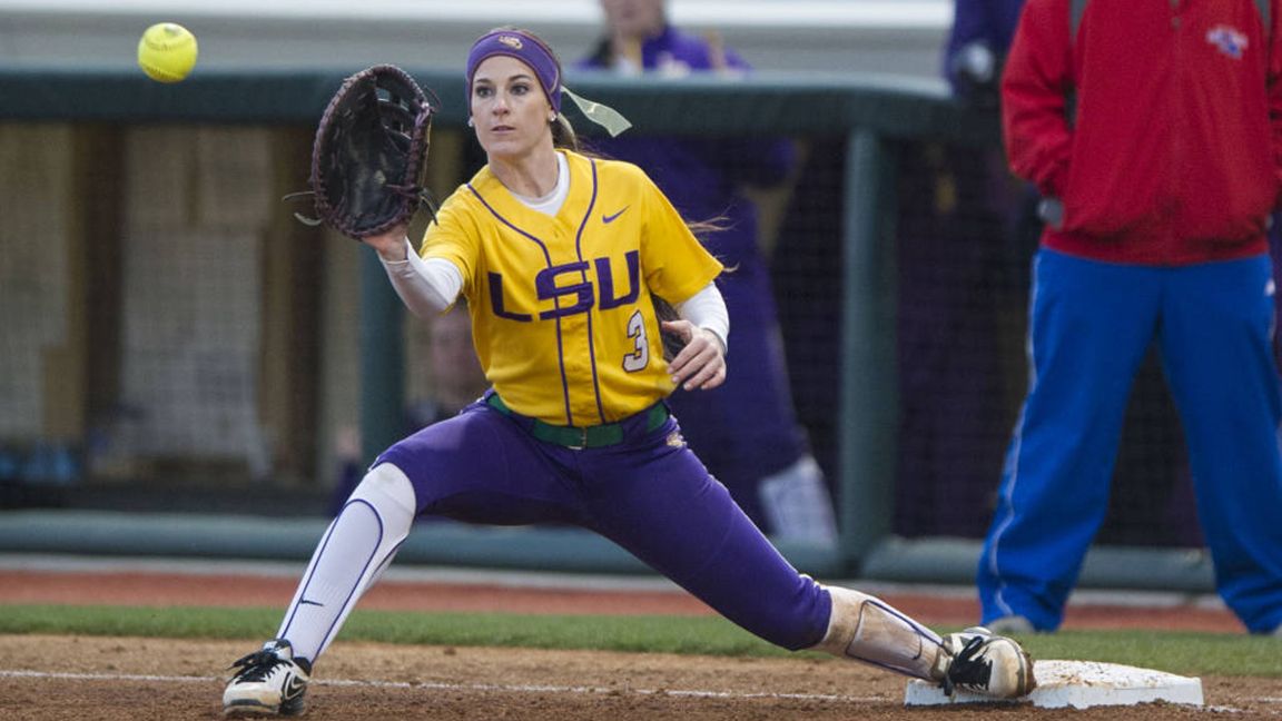 No. 15 LSU beats Northwestern, 10-0