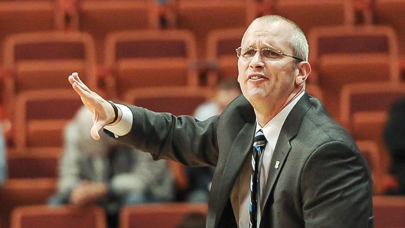 Danny Hurley signs 6-year contract - ESPN