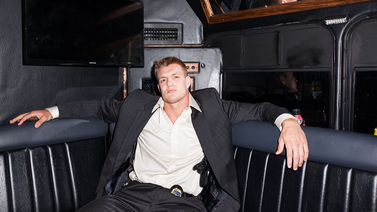 Rob Gronkowski of New England Patriots, brothers, father to appear on ...