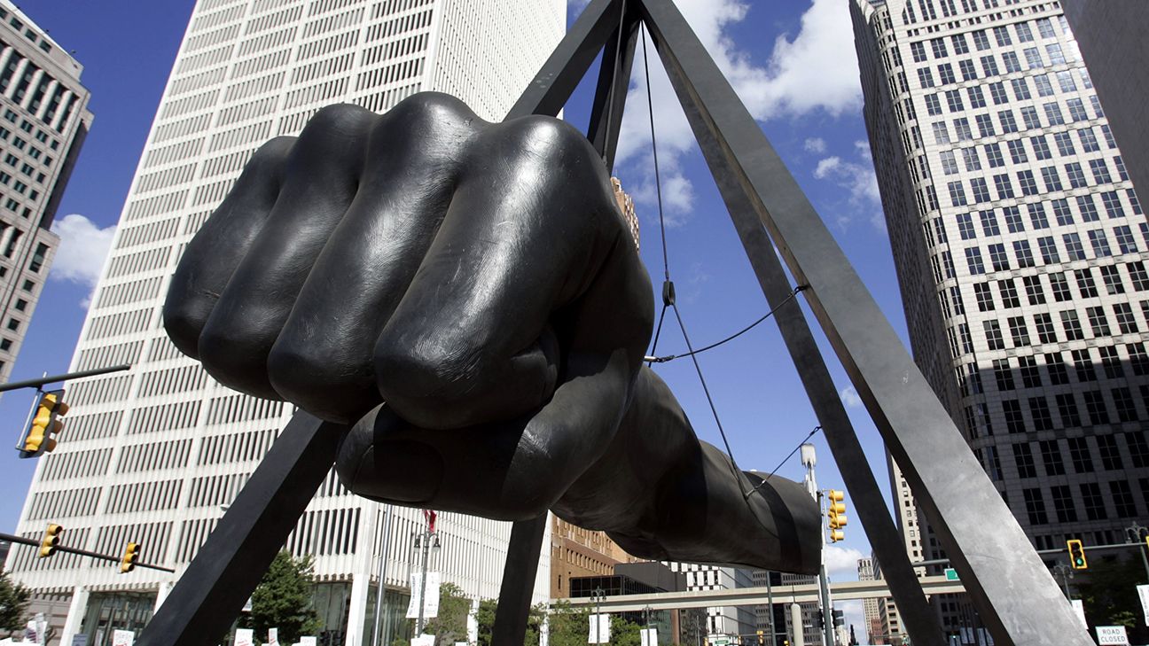 Conservation staff working on iconic Joe Louis sculpture in Detroit - ESPN
