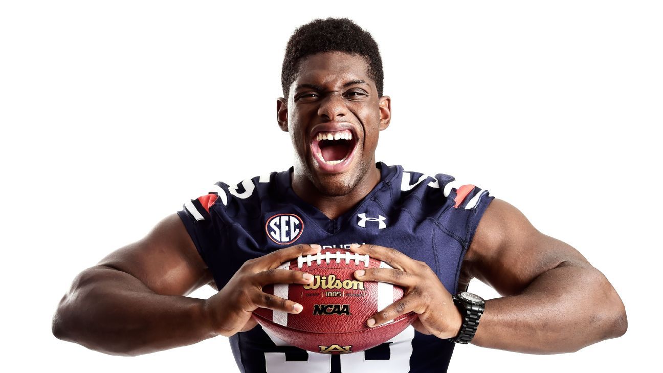 Carl Lawson 'relentless' in return to Auburn defense - ESPN - SEC Blog ...