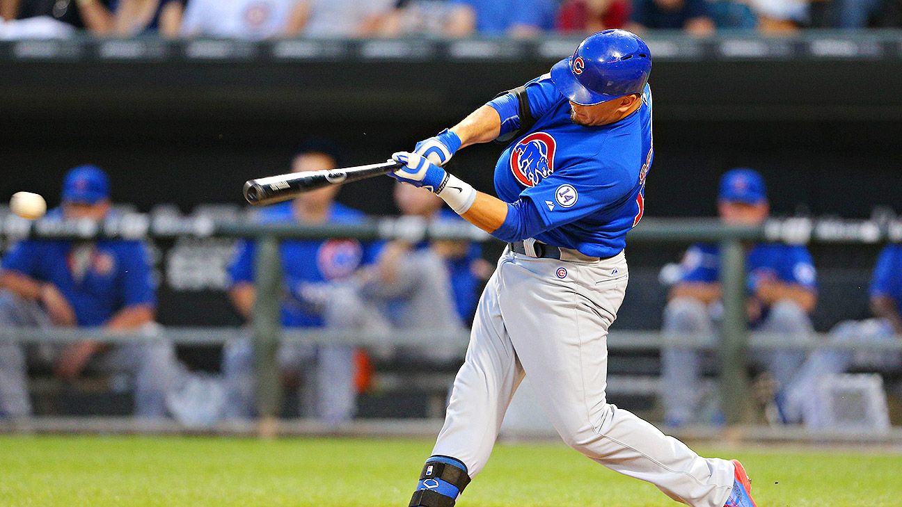 Kyle Schwarber avoids beer can, delivers big hit for Chicago Cubs ...