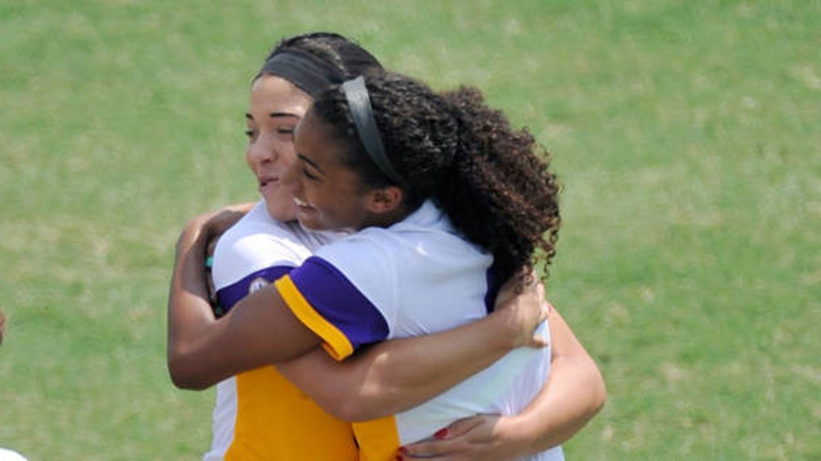 LSU upsets Duke with penalty kick