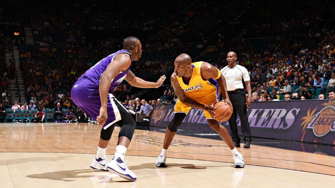 Kobe Bryant of Los Angeles Lakers leaves preseason game with lower leg ...