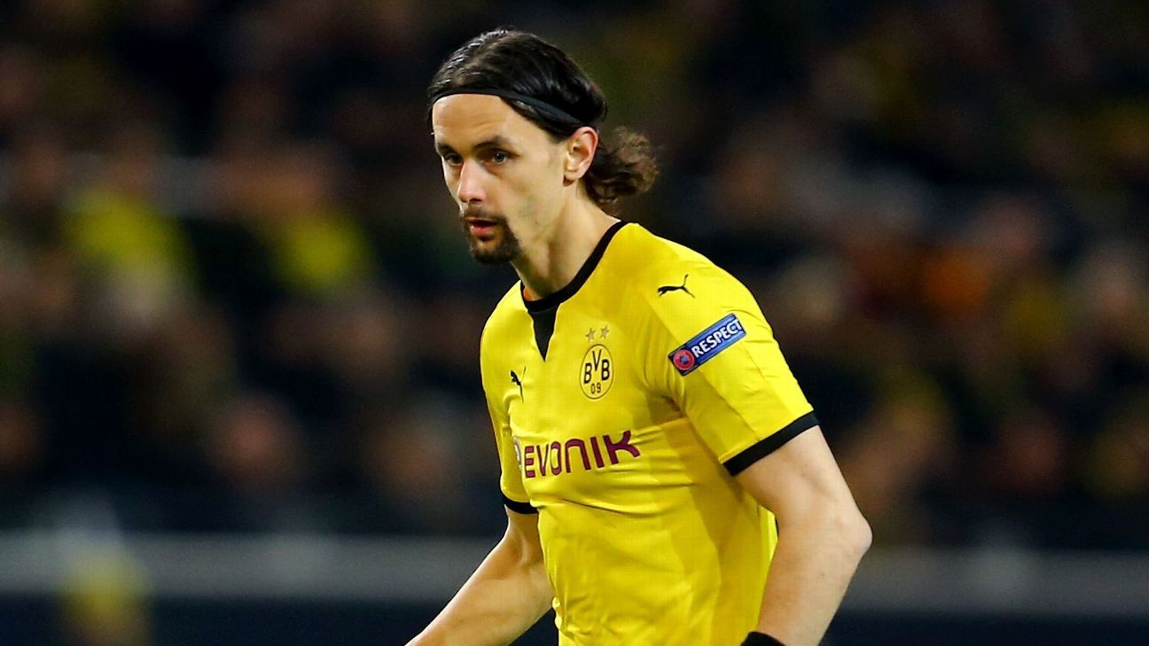 Borussia Dortmund's Neven Subotic back in team training after rib ...
