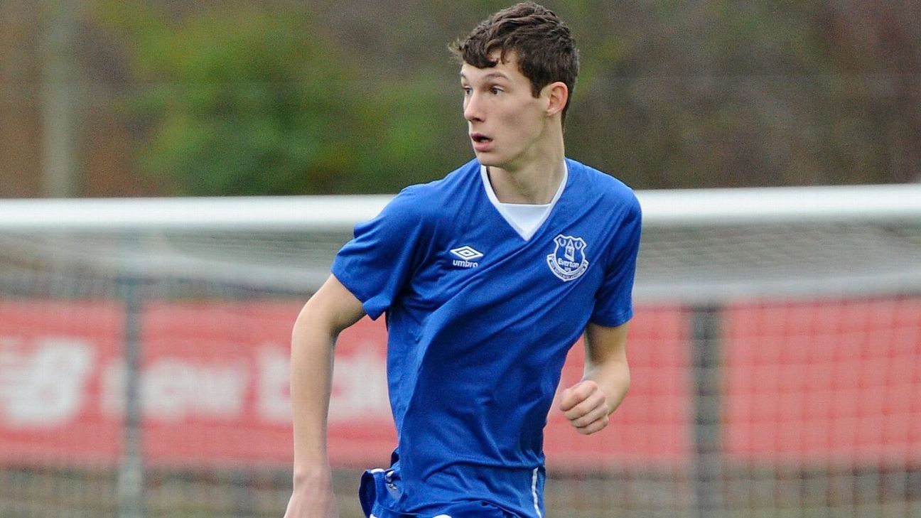 Matty Foulds completes transfer to Everton from Bury - ESPN