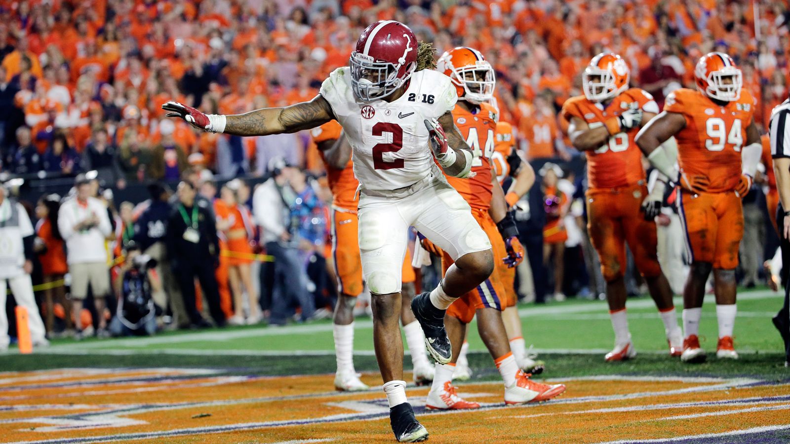 Alabama rolls to national championship win