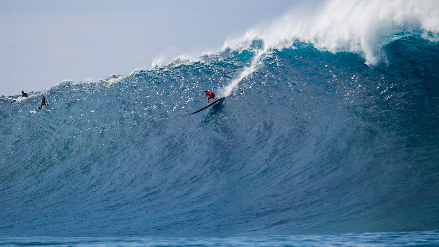 Pretty crazy surfing pictures from Jaws on Maui last week.