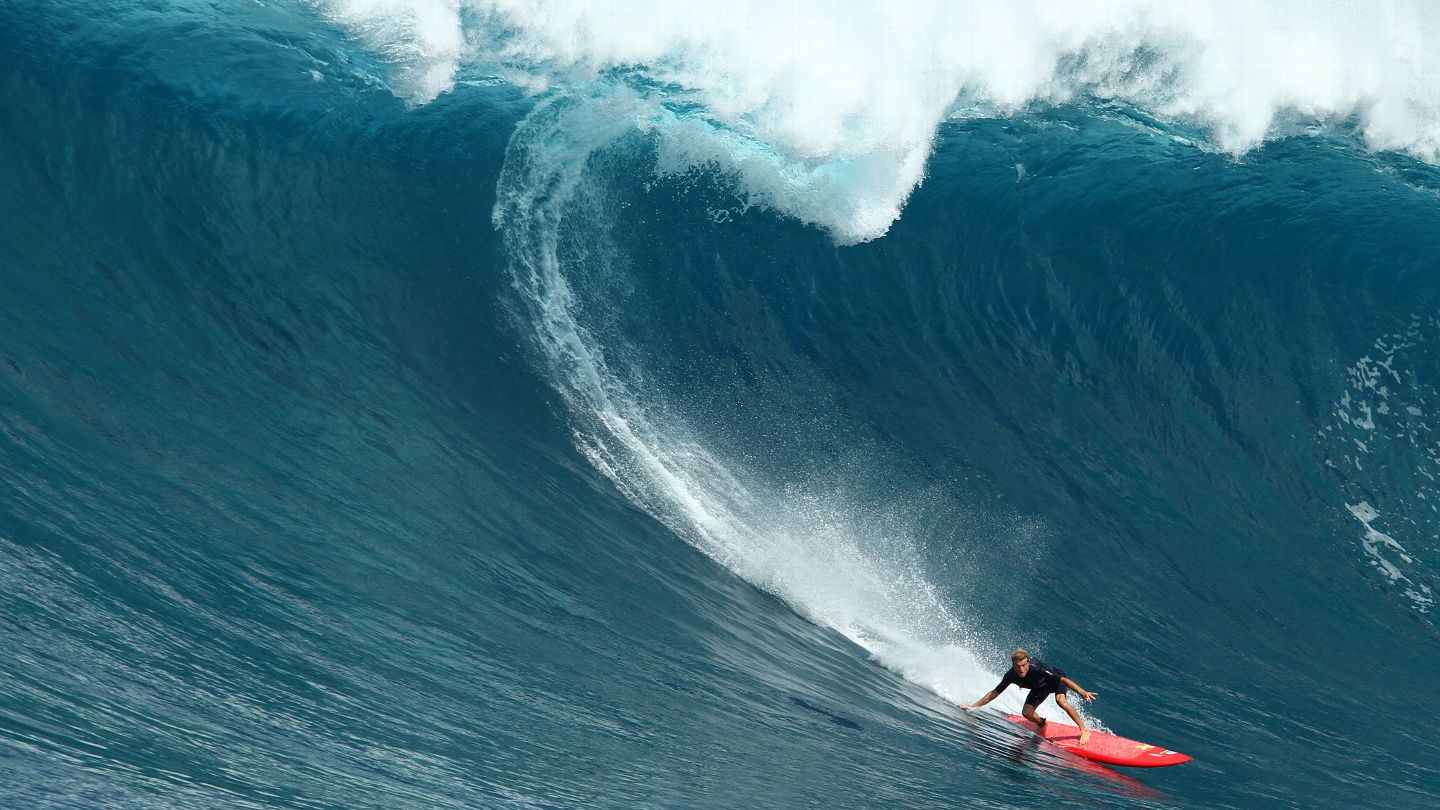 Pretty crazy surfing pictures from Jaws on Maui last week.