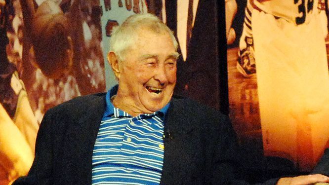 Basketball Hall of Famer Bobby Wanzer dies at age 94 - ESPN