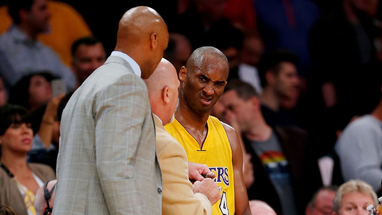 Kobe Bryant plays after dislocating finger in Los Angeles Lakers' loss ...