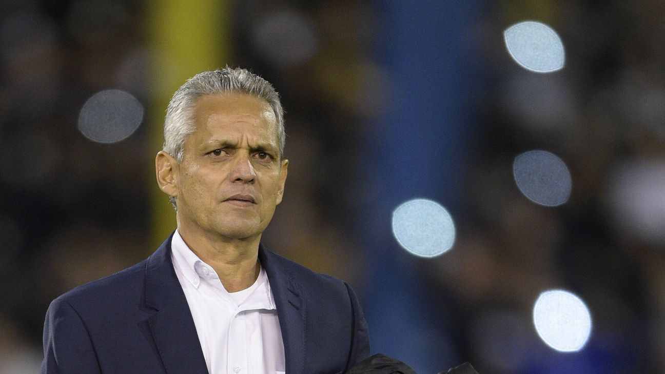 Flamengo fans arrested over firecrackers outside Rio hotel - ESPN