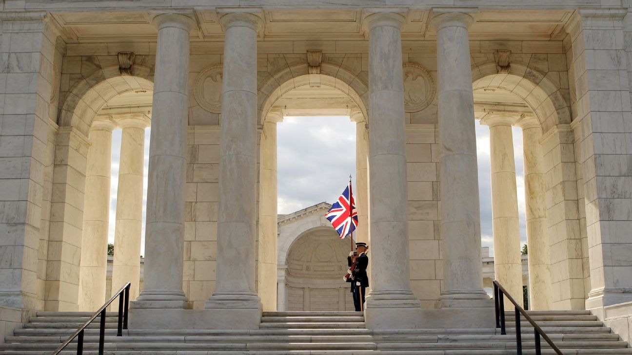 Mal Whitfield, first active duty gold winner, buried at Arlington - ESPN