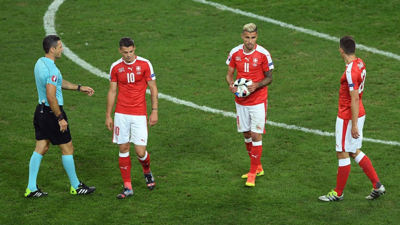 Toe Poke Ball bursts in France-Switzerland match, three Swiss jerseys ...