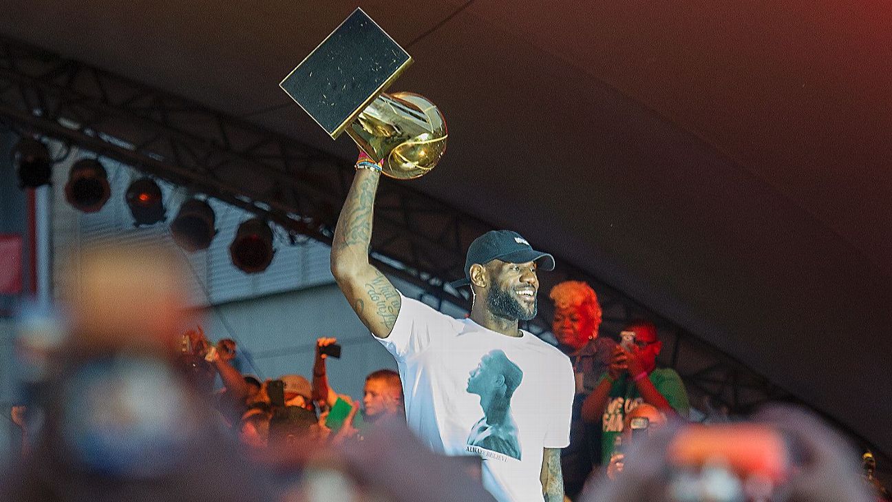 LeBron James dazzles hometown crowd in Akron title party - ESPN