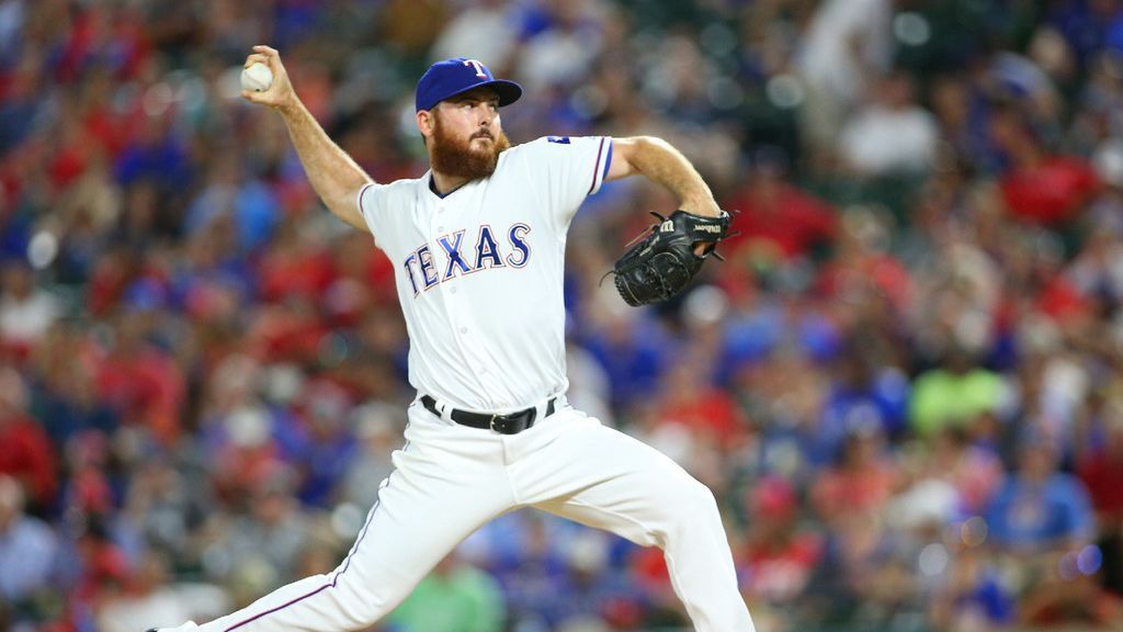 San Francisco Giants acquire closer Sam Dyson from Texas Rangers