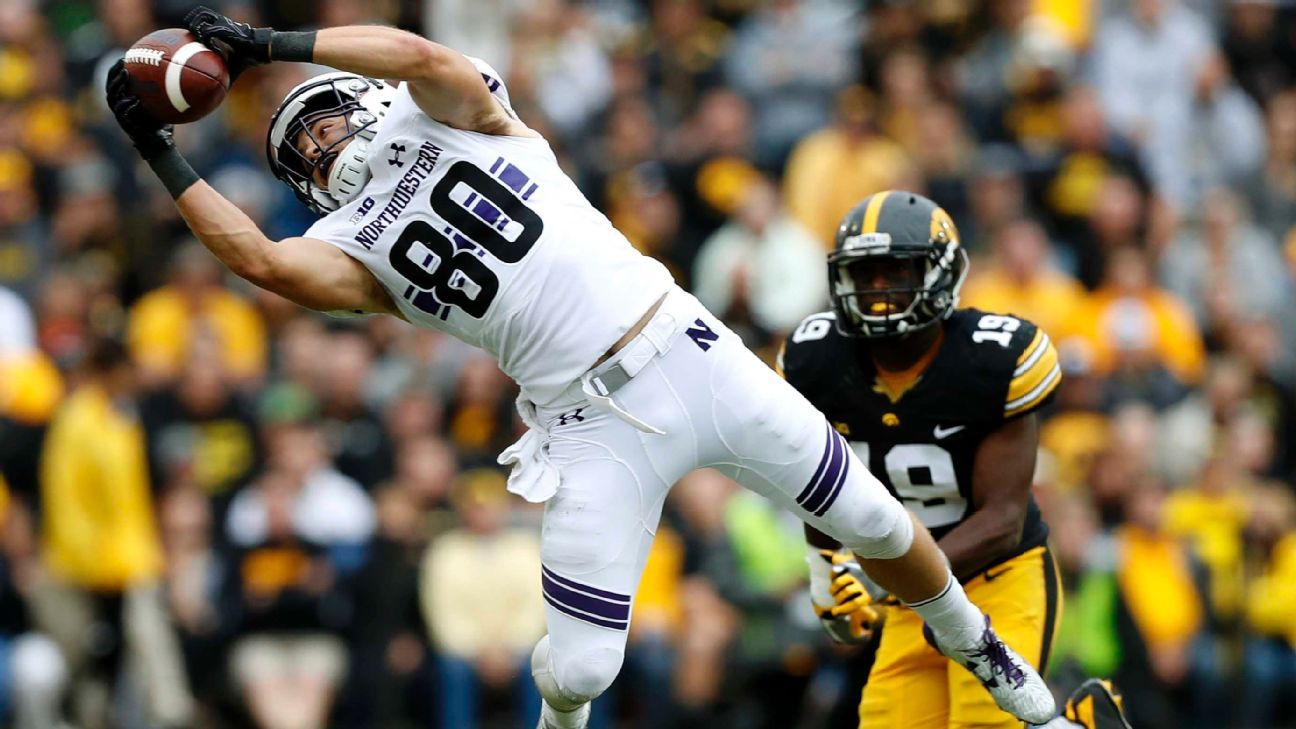 Northwestern WR Austin Carr a talented performer on and off the field ...