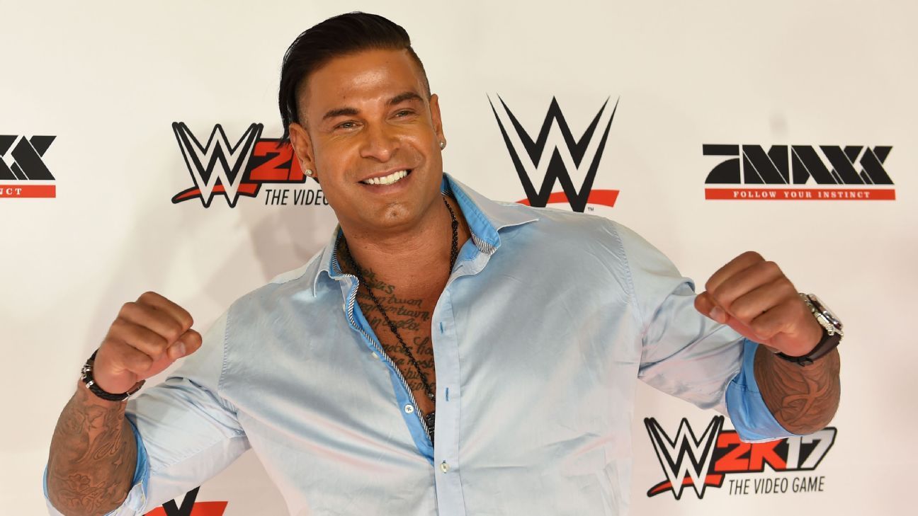 Former Germany goalkeeper Tim Wiese wins WWE debut as The Machine - ESPN