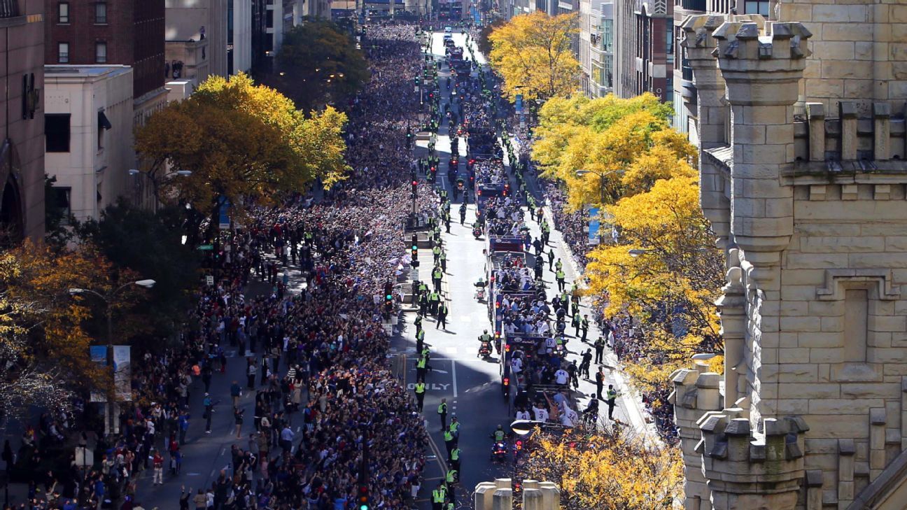 Chicago Cubs fans pack city to celebrate World Series title with parade ...
