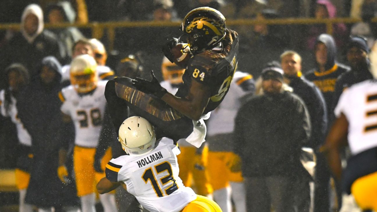 Western Michigan WR Corey Davis sets FBS career receiving yards record ...