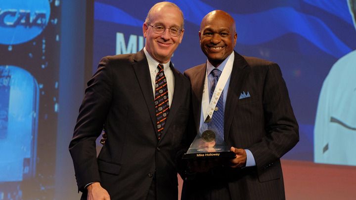 Mike Holloway touches hearts with Hall of Fame speech