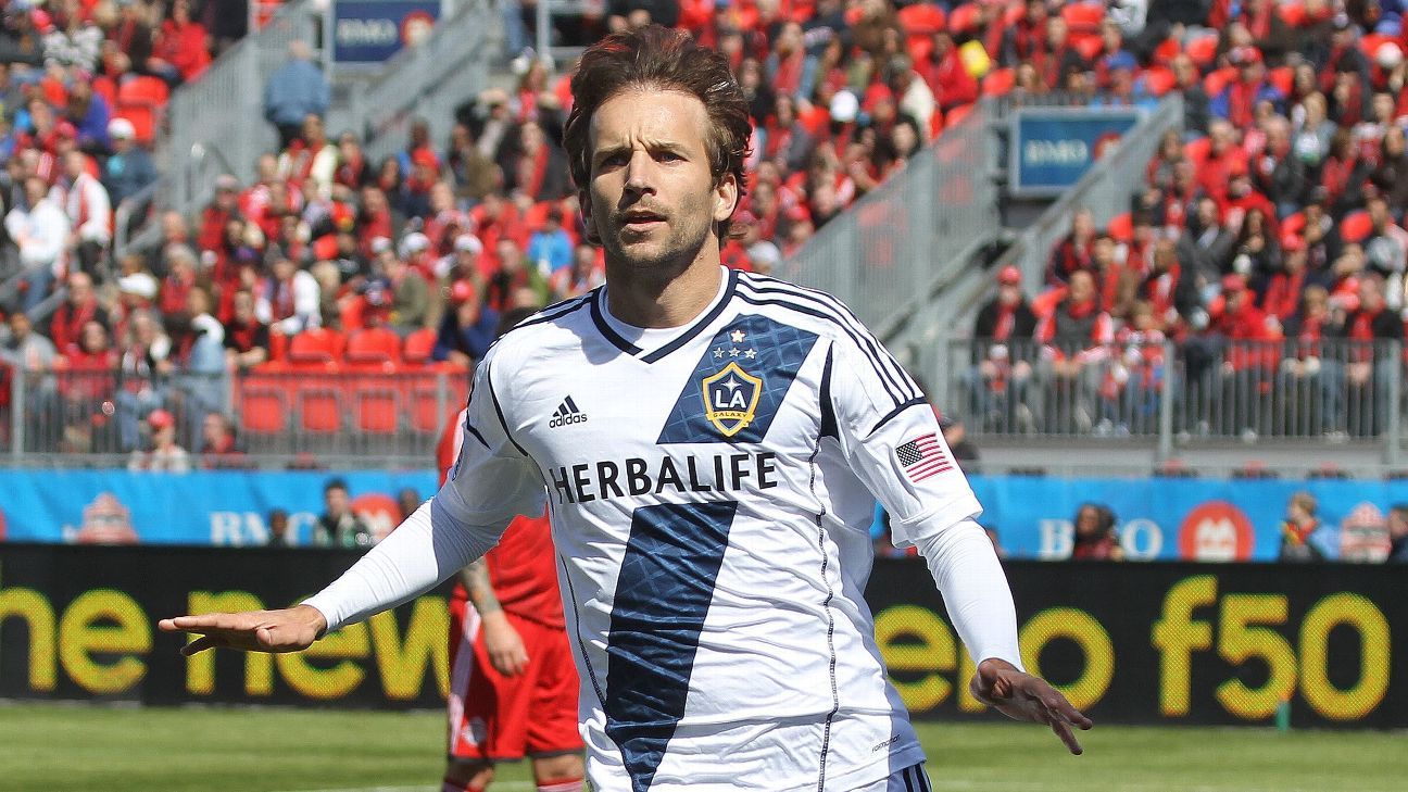 LA Galaxy forward Mike Magee announces retirement after 14 seasons - ESPN
