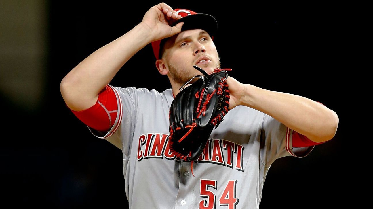 Rookie Davis of Cincinnati Reds has hip surgery - ESPN