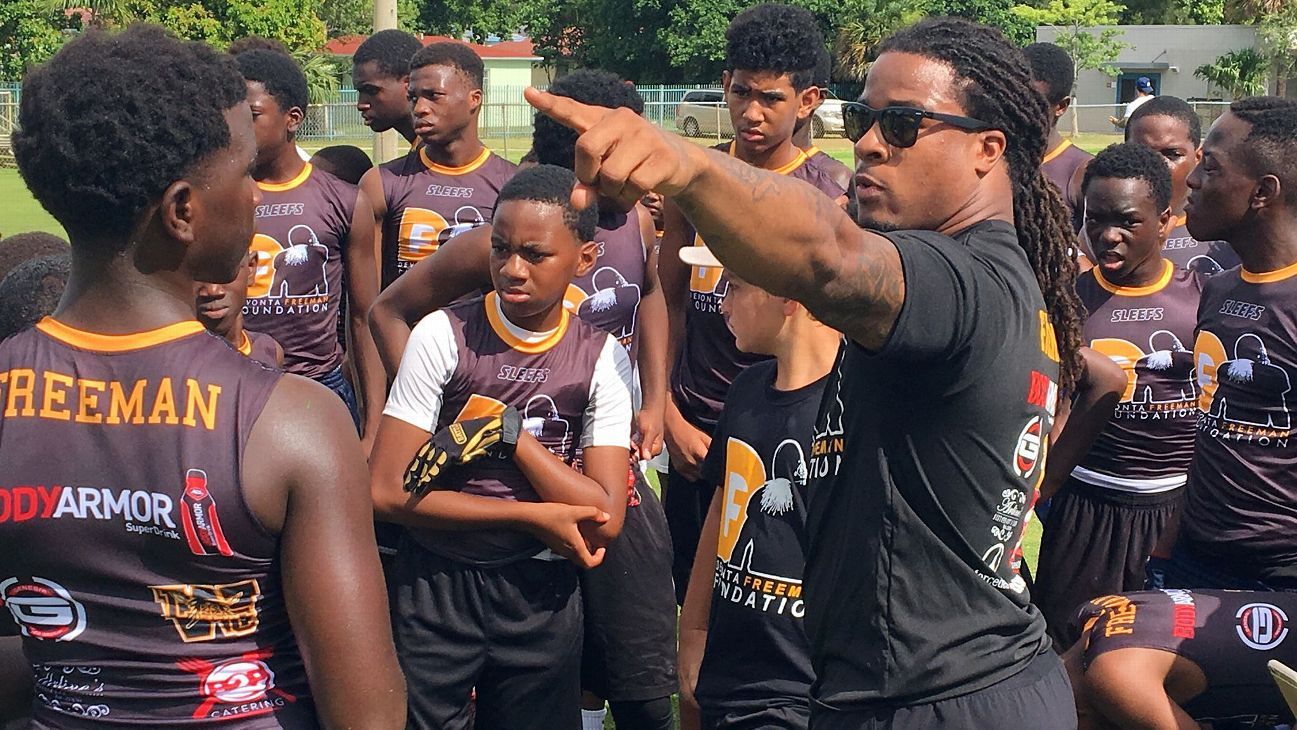 Freeman disfruta regresar a su raíces para ayudar a los niños en Miami ...