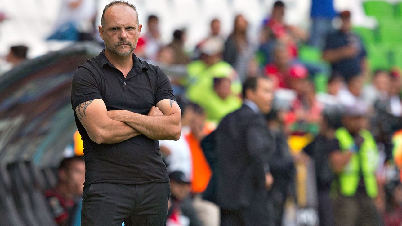 Javier Torrente, inconforme con expulsión de Diego Novaretti - ESPN