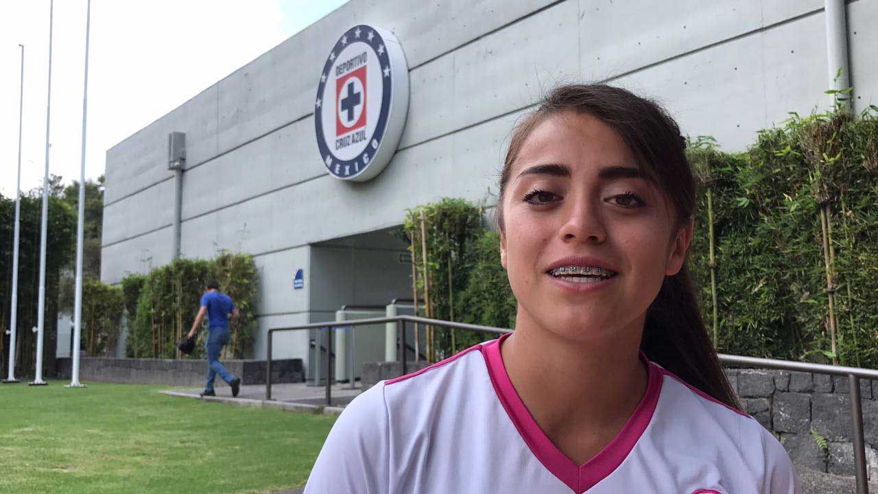 Jugadora de Cruz Azul cumple sueño de enfrentar quienes veía en TV - ESPN