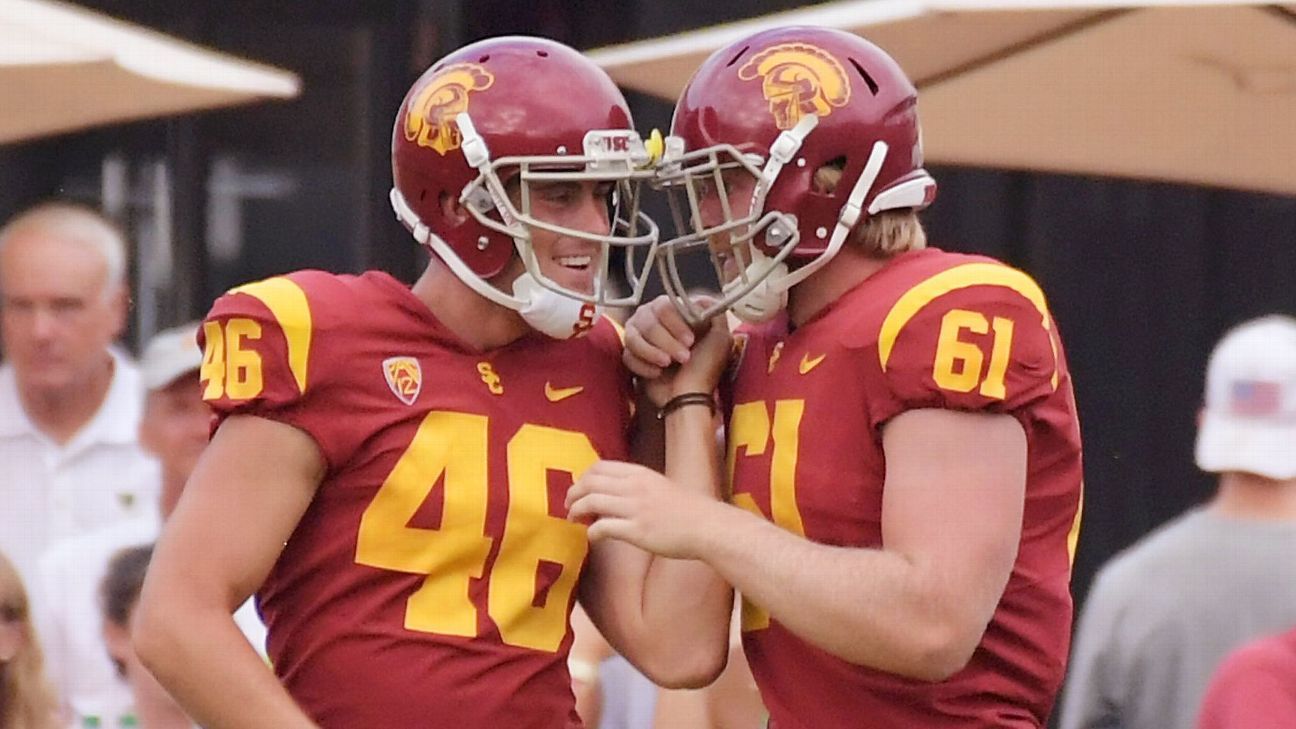Jake Olson of USC snaps for successful extra point against Western ...