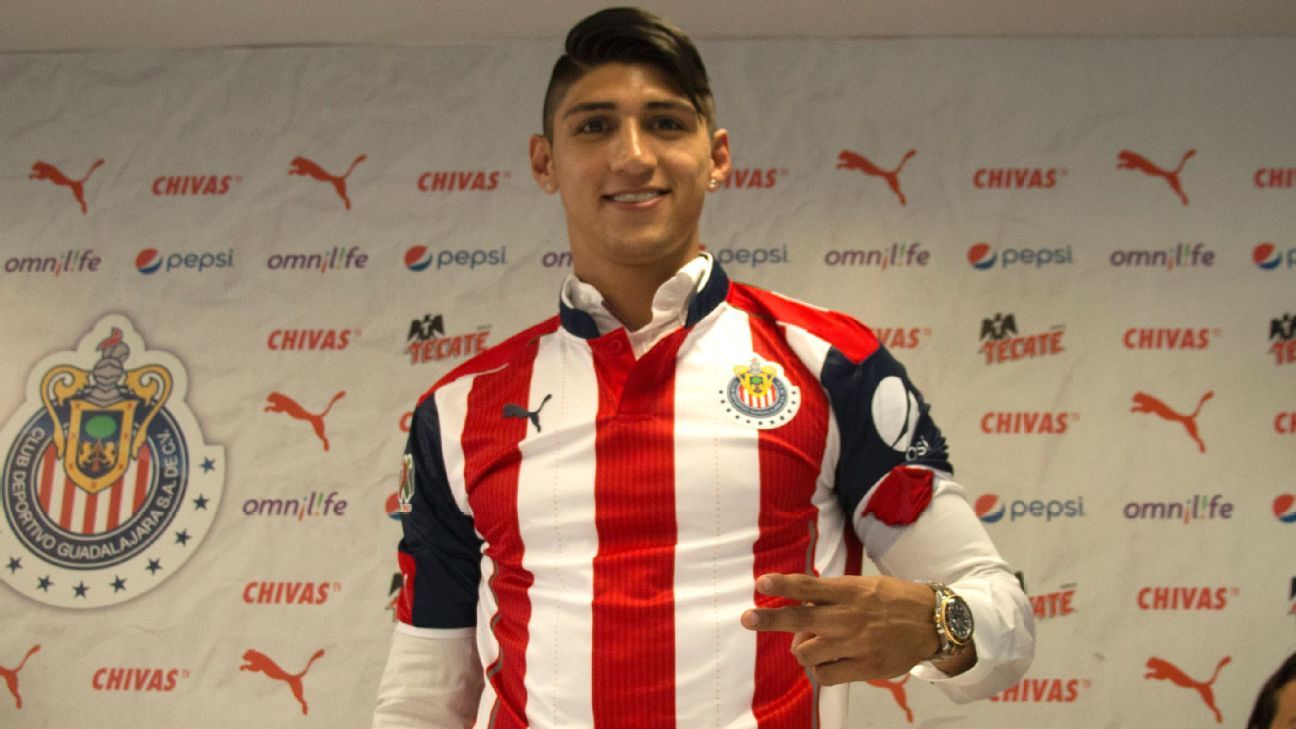 Los 10 momentos de Pulido a un año de su debut con Chivas - ESPN