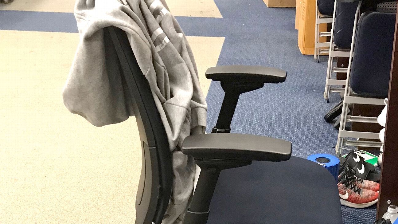 Tom Brady's locker room chair sparks playful ribbing from teammates ...