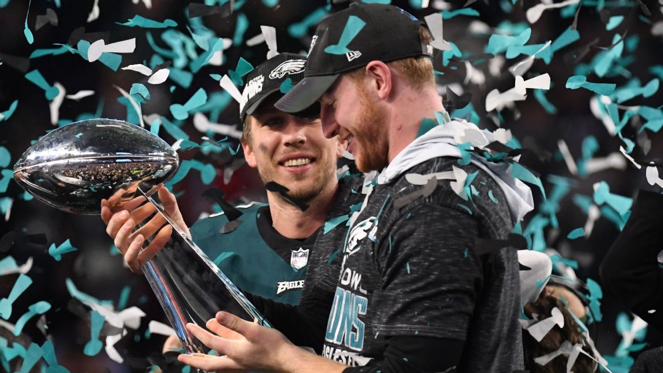 Eagles reunite to receive 'bling-ier' Super Bowl rings - ESPN