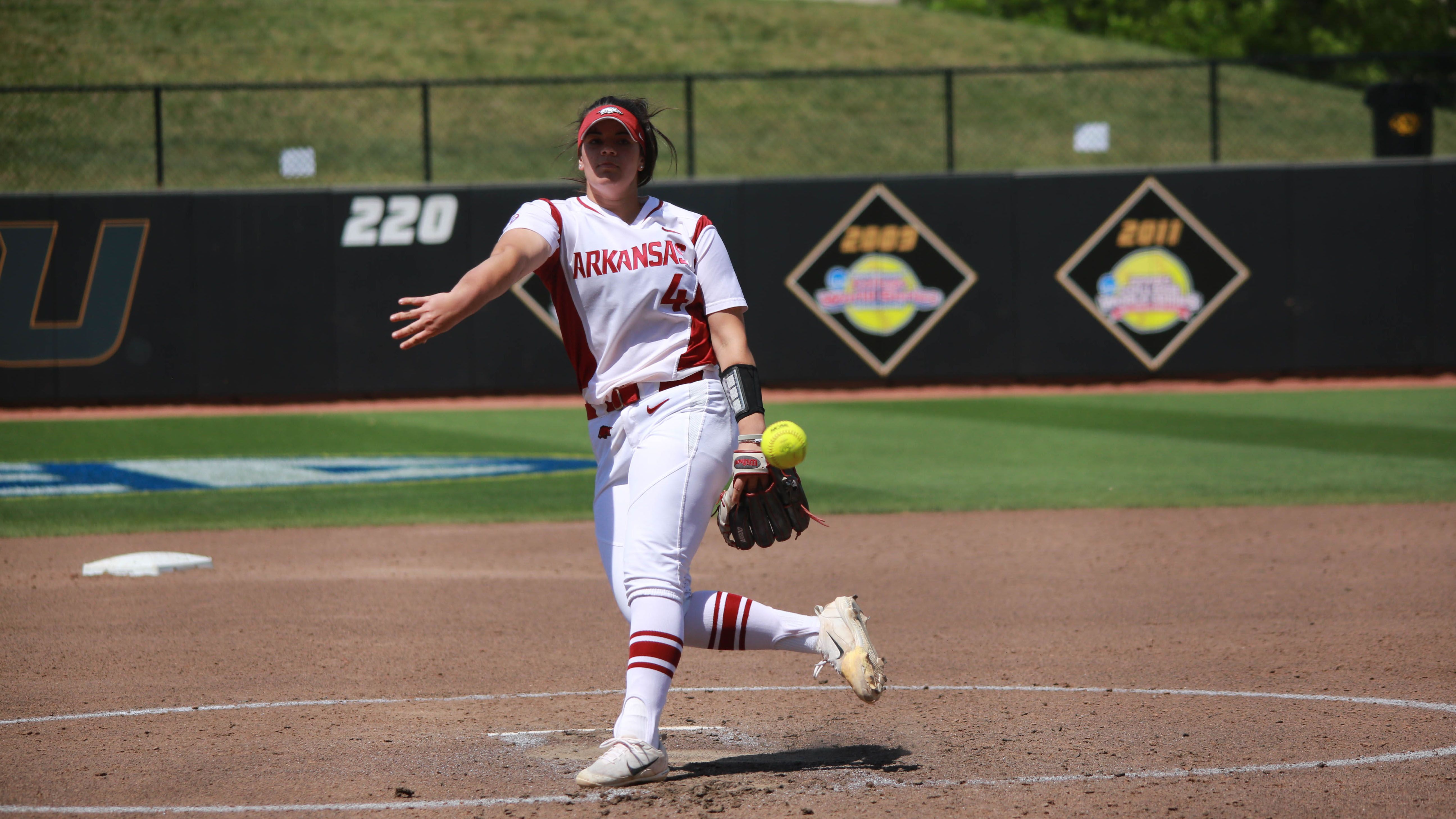 Razorbacks hold off Wildcats, advance to second round