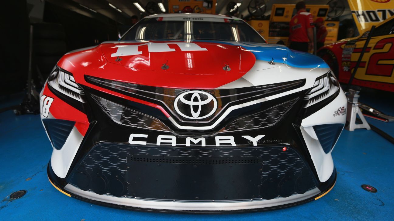 Kyle Busch saves best for last in Charlotte pole run - ESPN