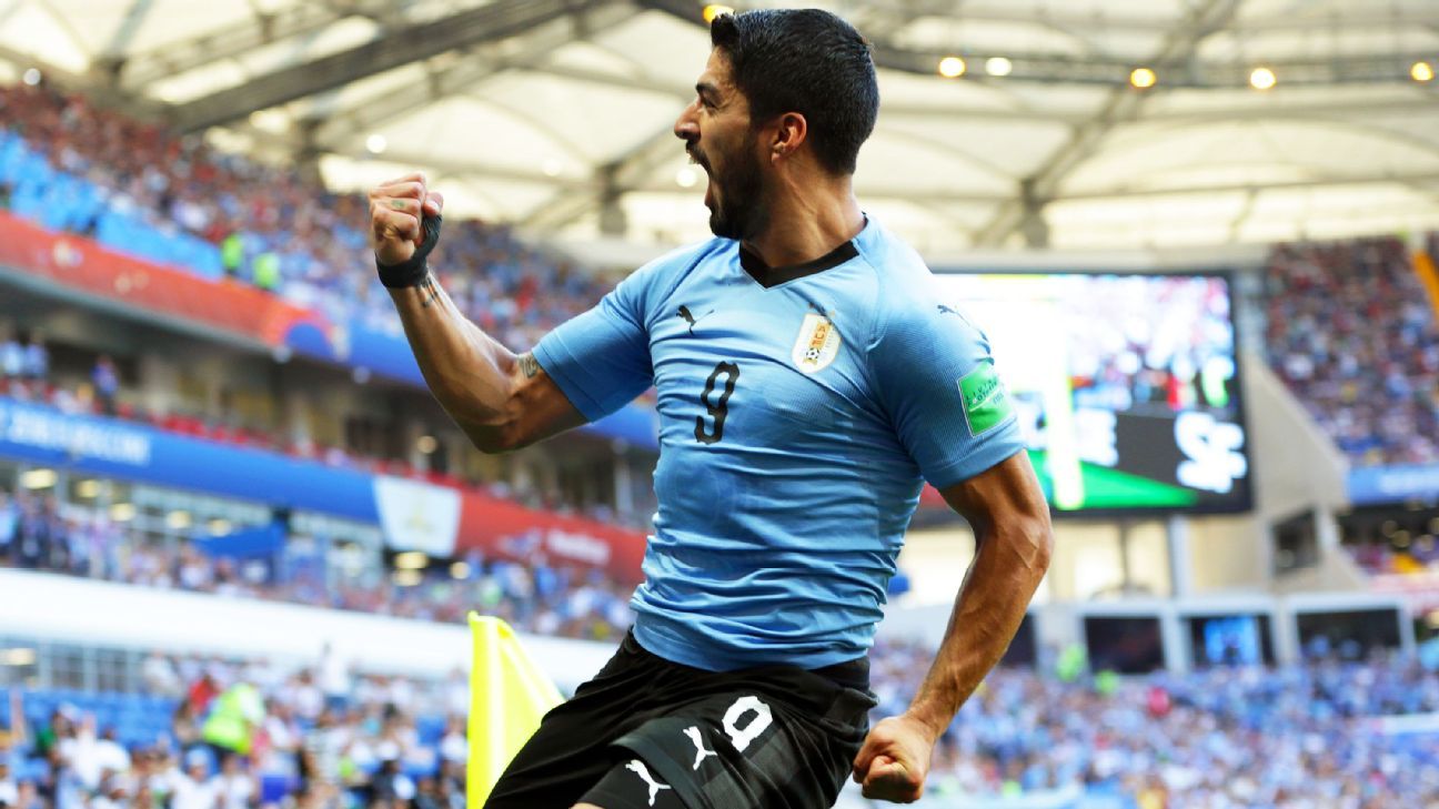 Uruguay's Luis Suarez shows competitive streak to win at cards - ESPN