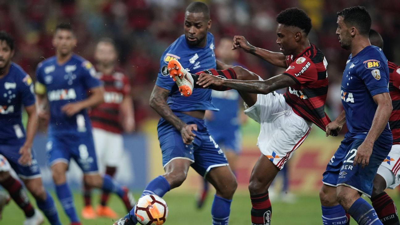 Copa Libertadores meeting shows ex Brazil starlets Dede and Romulo ...