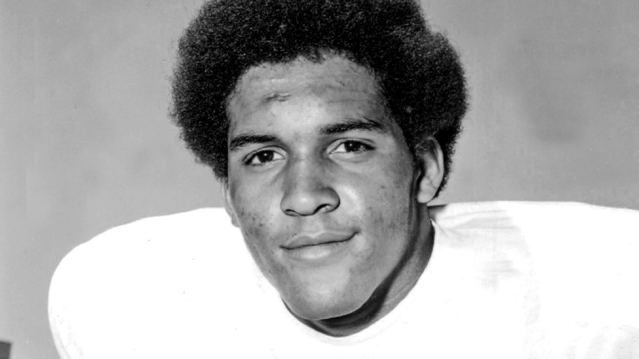 Julius Whittier, 1st black football letterman at Texas, dies - ESPN