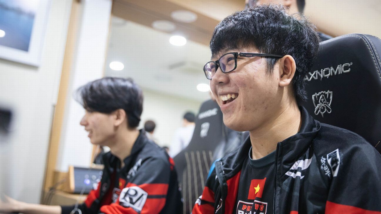 2018 League of Legends World Championship - Phong Vu Buffalo Naul 'We ...