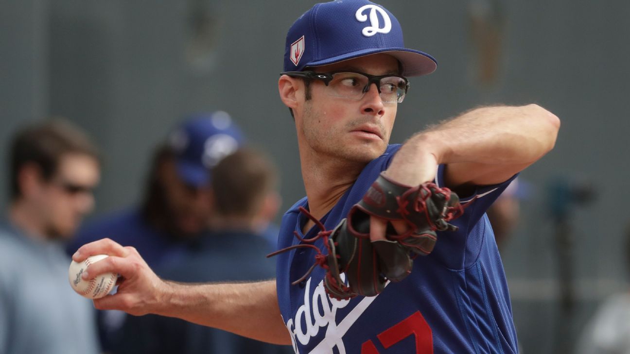 Dodgers: Joe Kelly rompe ventana practicando el cambio - ESPN