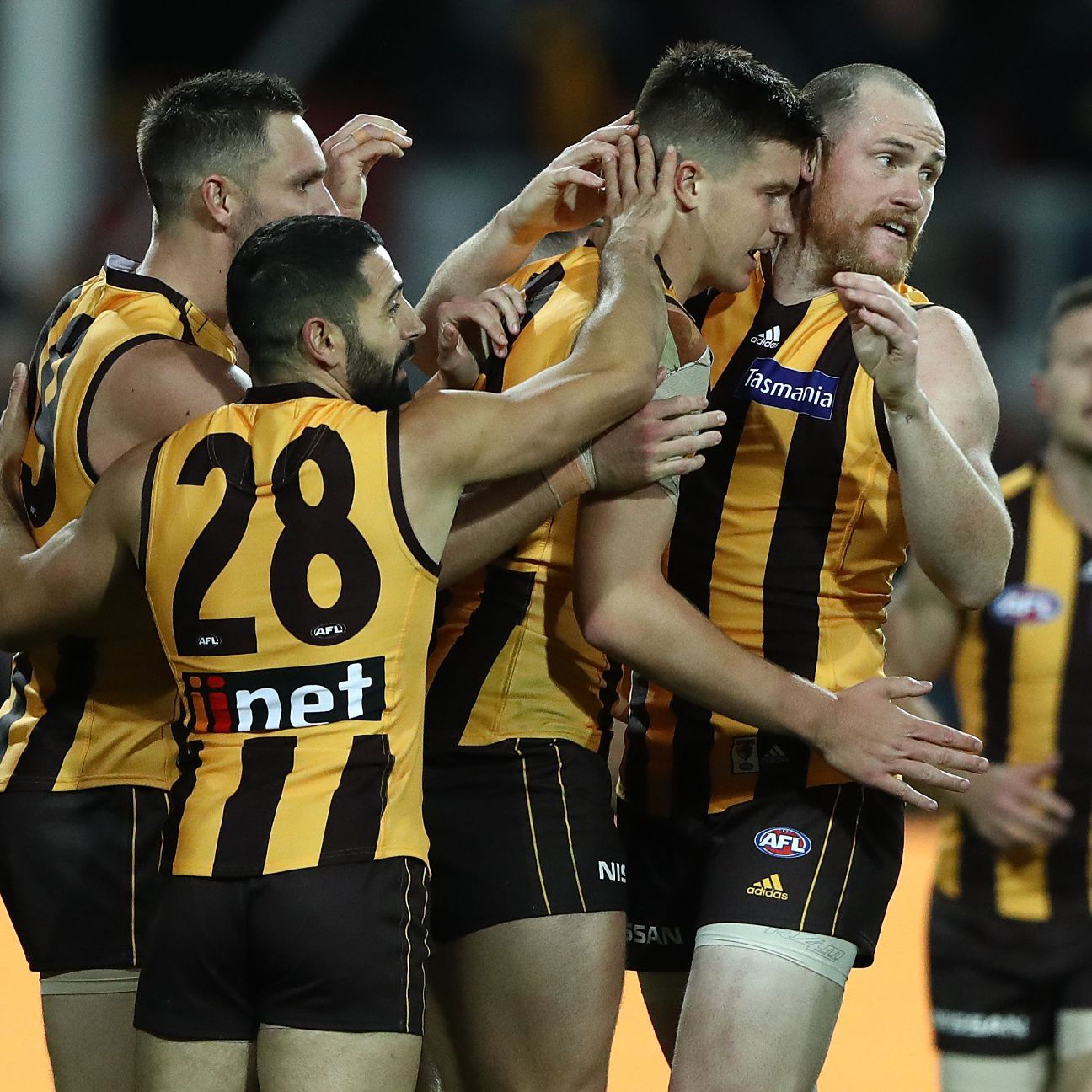 Hawks surge past Blues to win thriller - ESPN