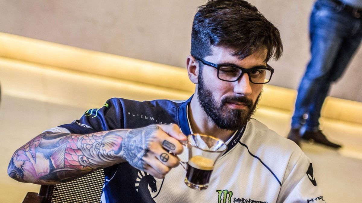 R6: Streamer da Team Liquid, ziGueira ganha amuleto dentro do jogo - ESPN