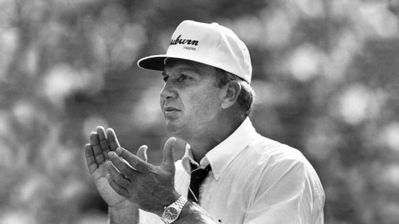 Legendary Auburn coach Pat Dye passes away