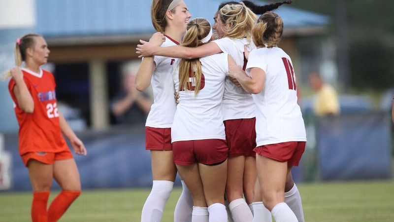 Razorbacks advance to SEC Championship