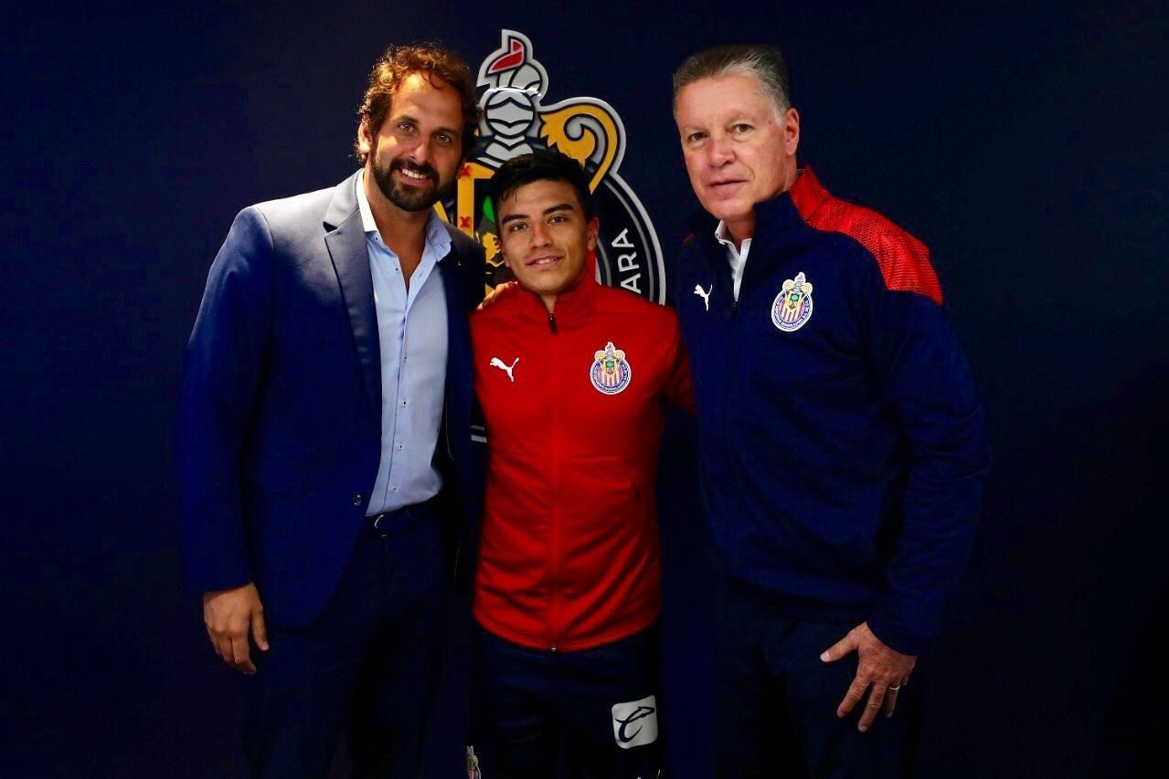Fernando Beltrán renueva contrato con Chivas hasta 2024 - ESPN