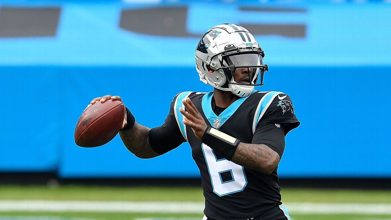 P.J. Walker, ex QB en la XFL, inicia como titular por Panthers ante ...