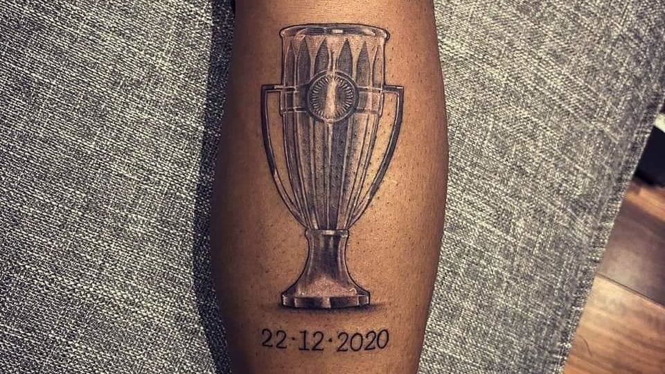 Javier Aquino se tatuó trofeo de la Liga de Campeones de Concacaf - ESPN