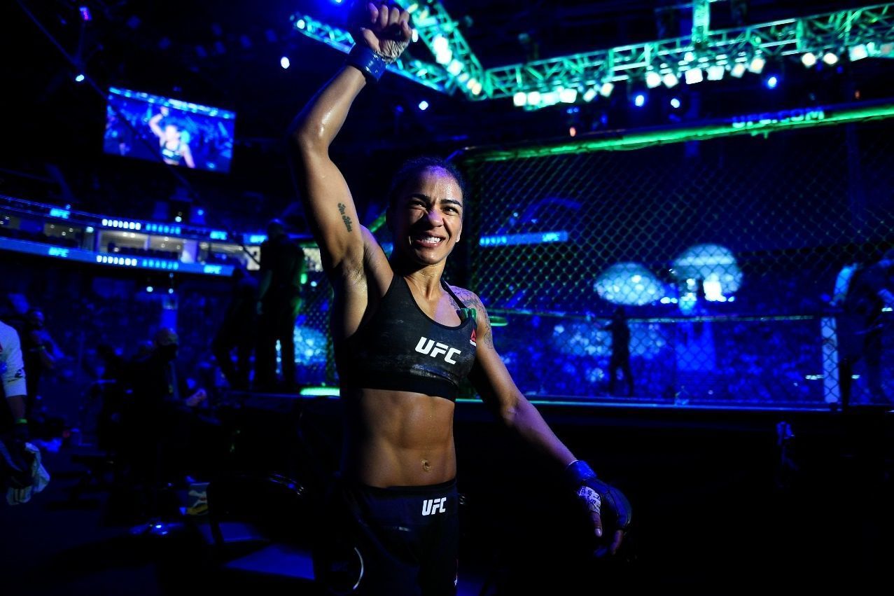 Viviane Araújo domina adversária e vence segunda seguida no UFC - ESPN
